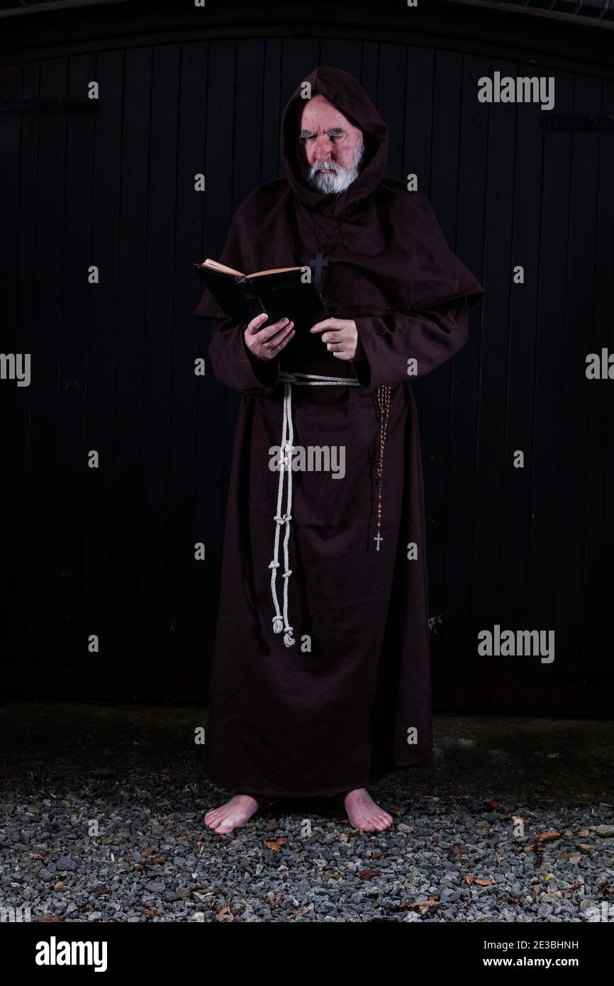 Franciscan monk, barefooted, with his bible Stock Photo - Alamy