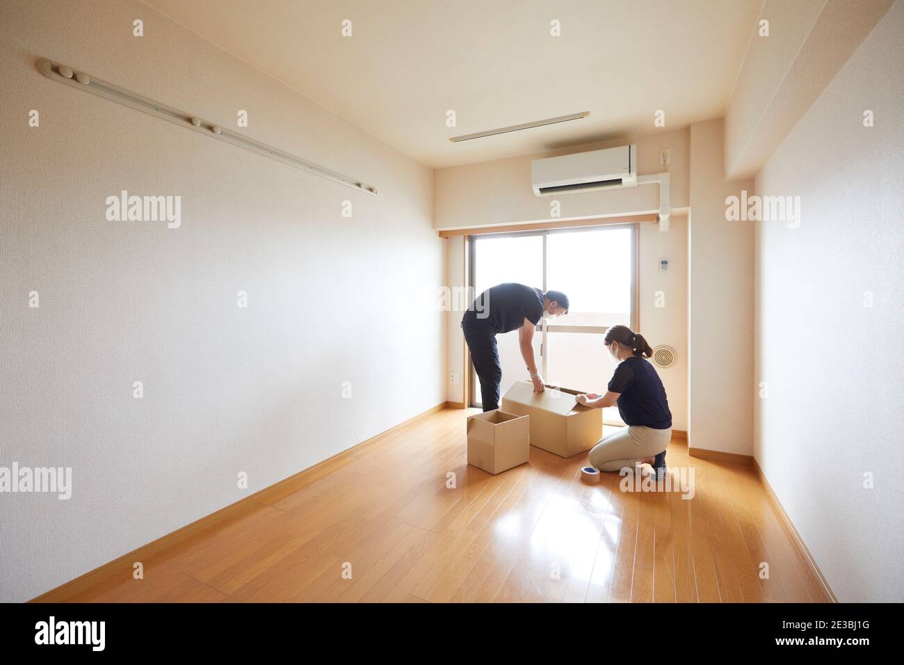 Japanese people relocating Stock Photo - Alamy