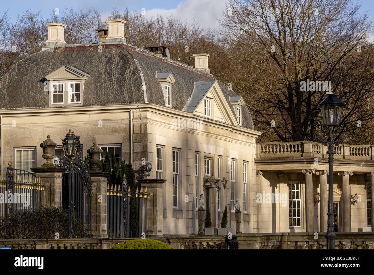 Besides the castle gate hi-res stock photography and images - Alamy