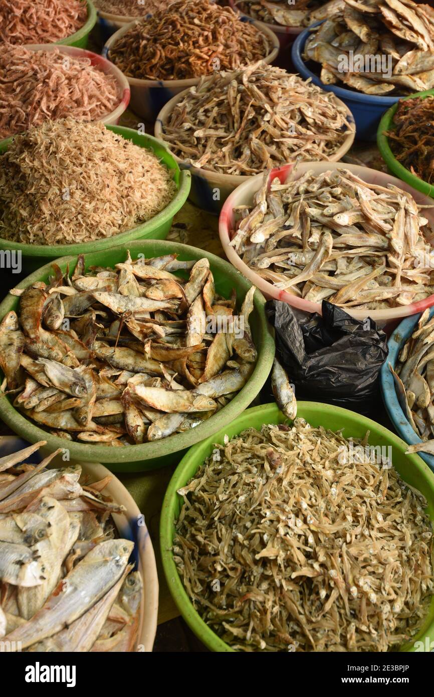Various sun-dried fishes at Digha Mohana fish market at East Midnapore ...