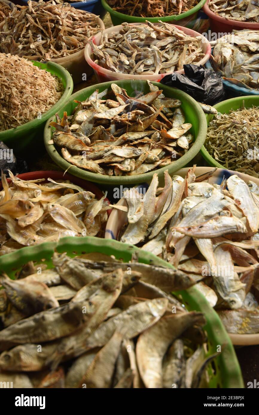 Various sun-dried fishes at Digha Mohana fish market at East Midnapore ...