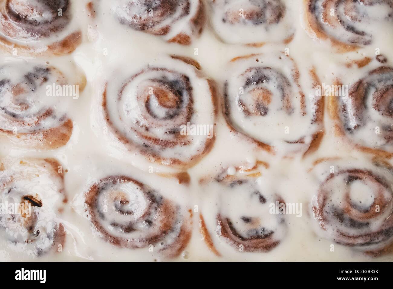 Cinnamon bun up close hi-res stock photography and images - Alamy