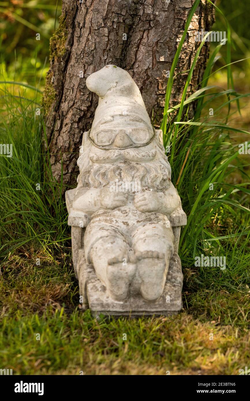 Stone garden statue hi-res stock photography and images - Alamy
