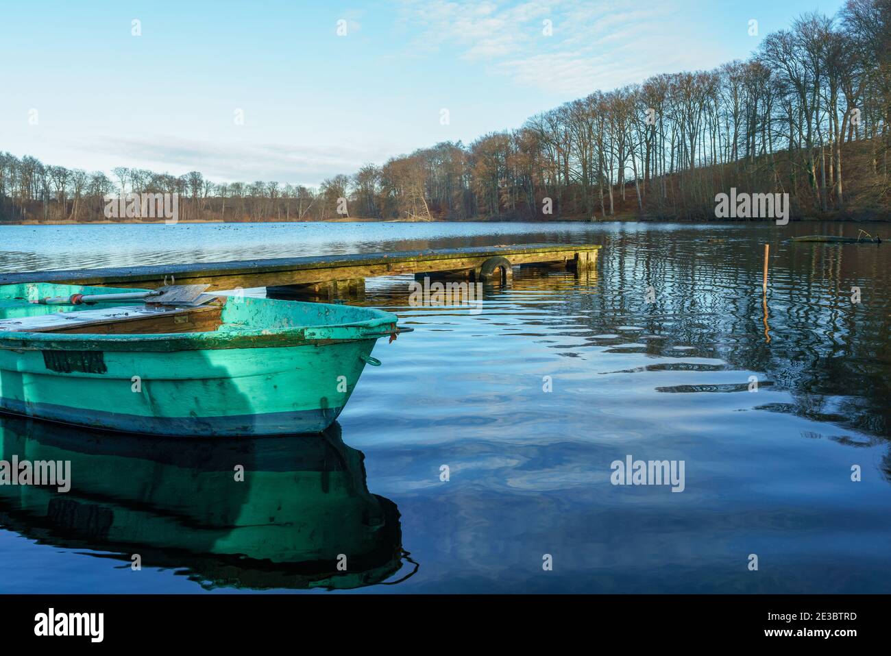 Green rowing boat hi-res stock photography and images - Alamy