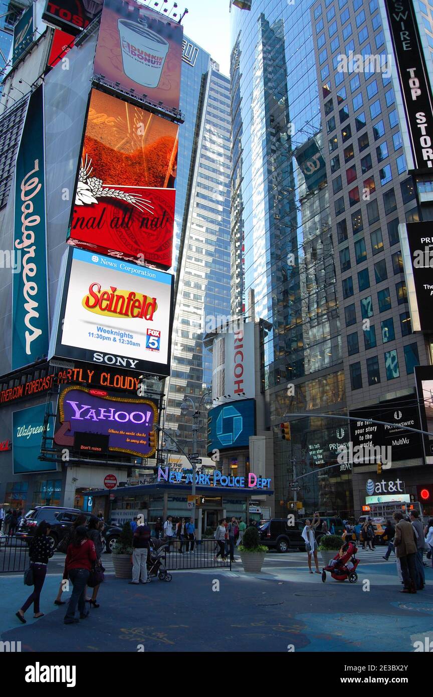 Times Square New York USA Yahoo store Top Sony walkers walk street square high tall glass ...