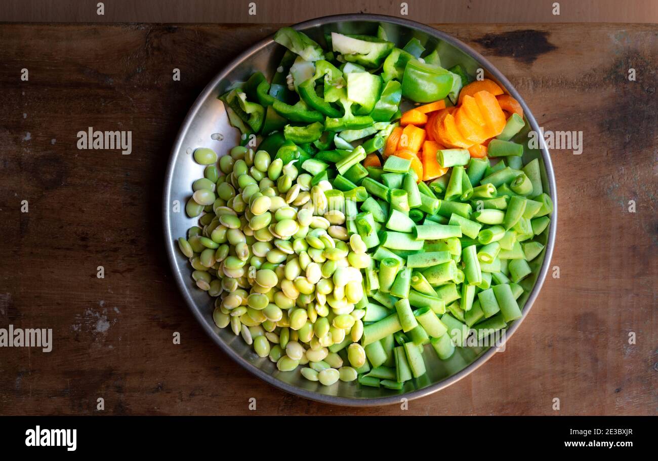 Fresh cut green beans knife hi-res stock photography and images - Alamy