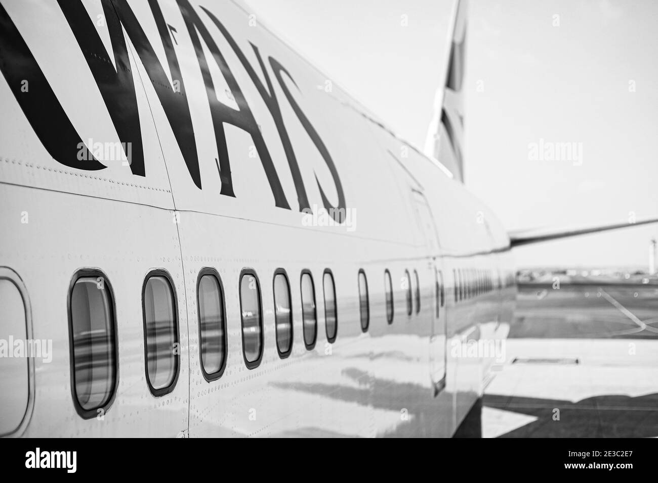 British airways boeing 747 400 Black and White Stock Photos & Images ...