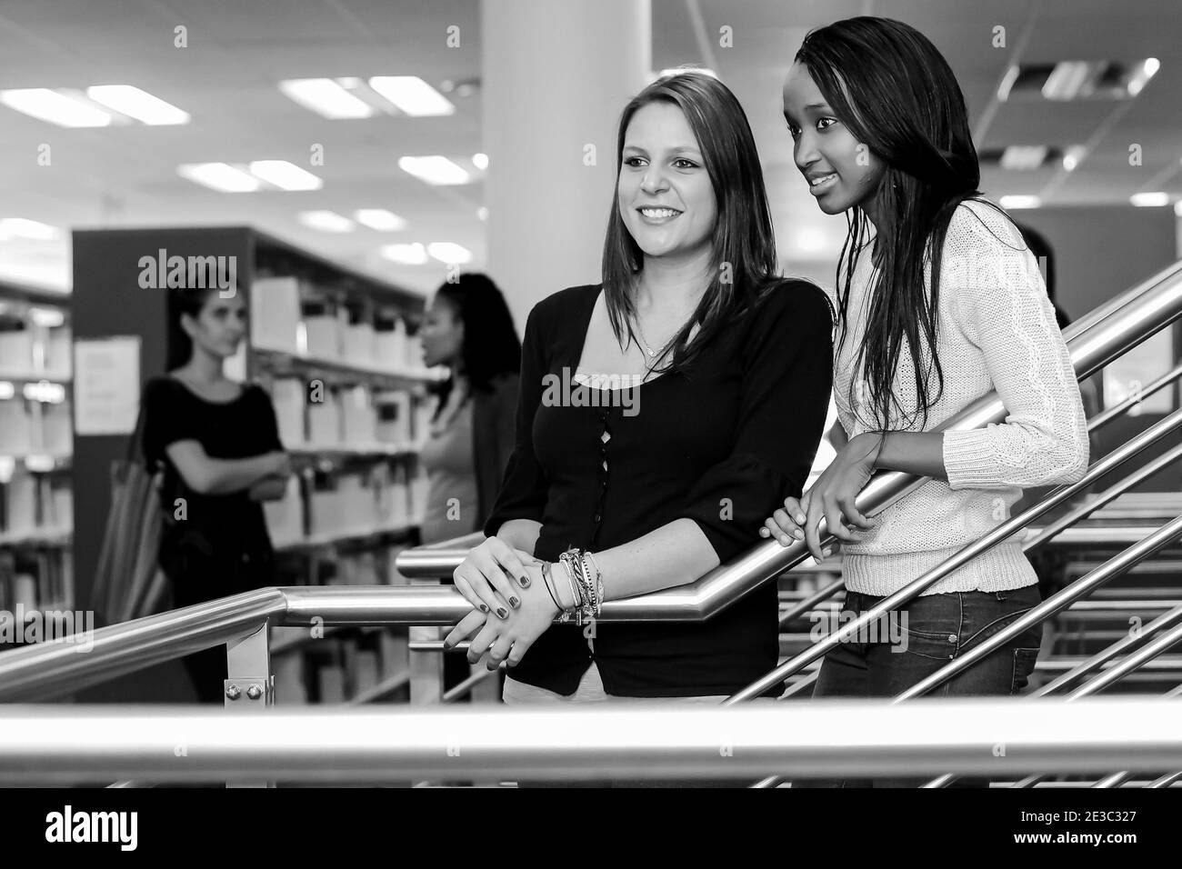 Uni students library hi-res stock photography and images - Alamy