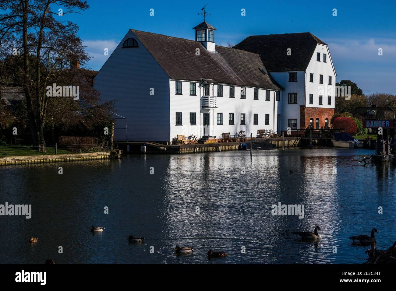 Hambleden lock on river thames hi-res stock photography and images - Alamy
