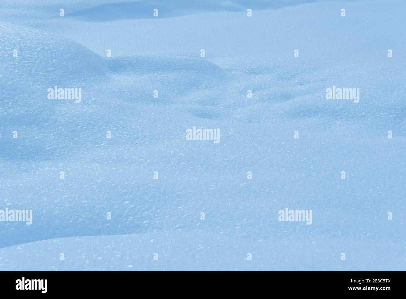 Fresh white snow and frost background structure Stock Photo - Alamy