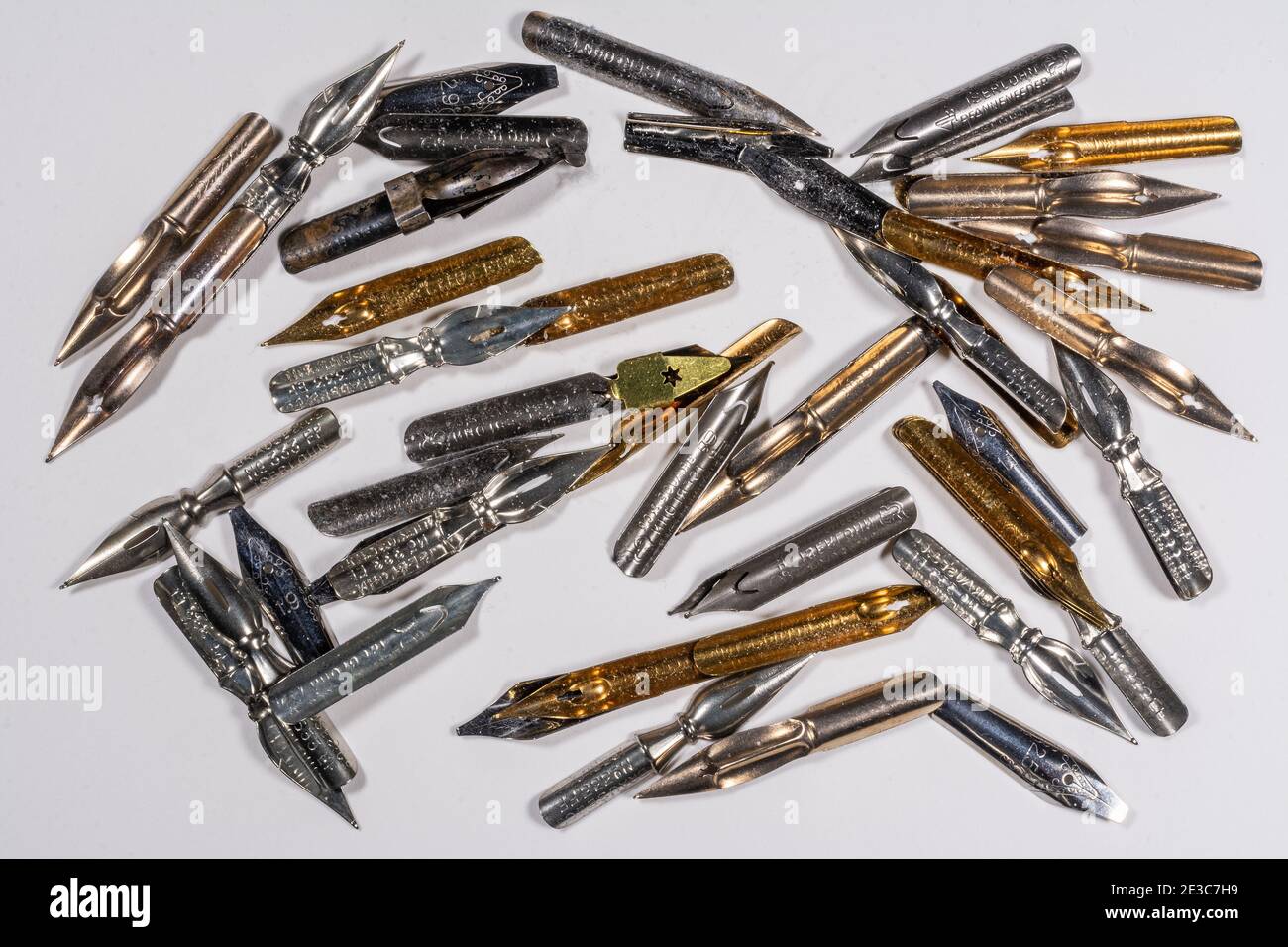 Pen nibs hi-res stock photography and images - Alamy