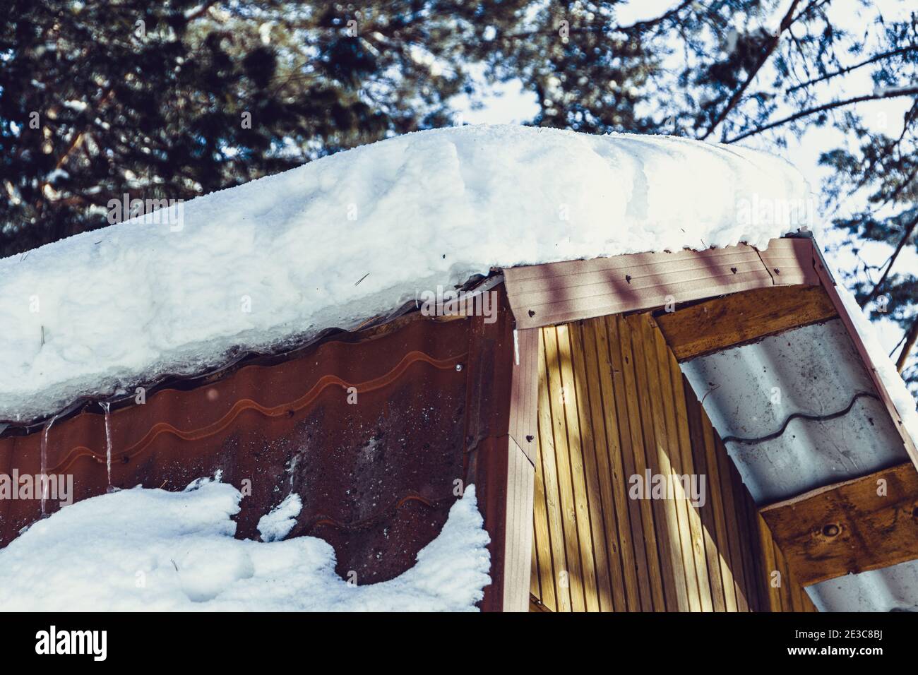 Structure under snow hi-res stock photography and images - Alamy