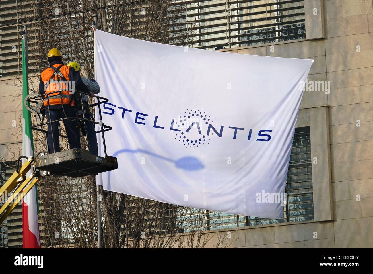 The Stellantis logo and new flags are installed at Mirafiori ...