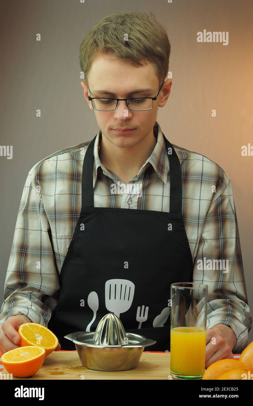 Cooking freshly squeezed orange juice Stock Photo - Alamy
