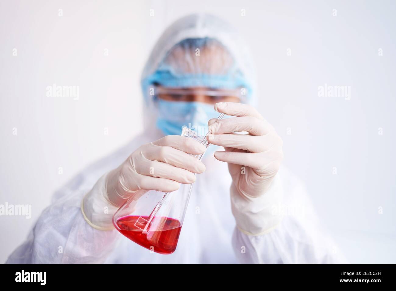 Laboratory experiments hi-res stock photography and images - Alamy