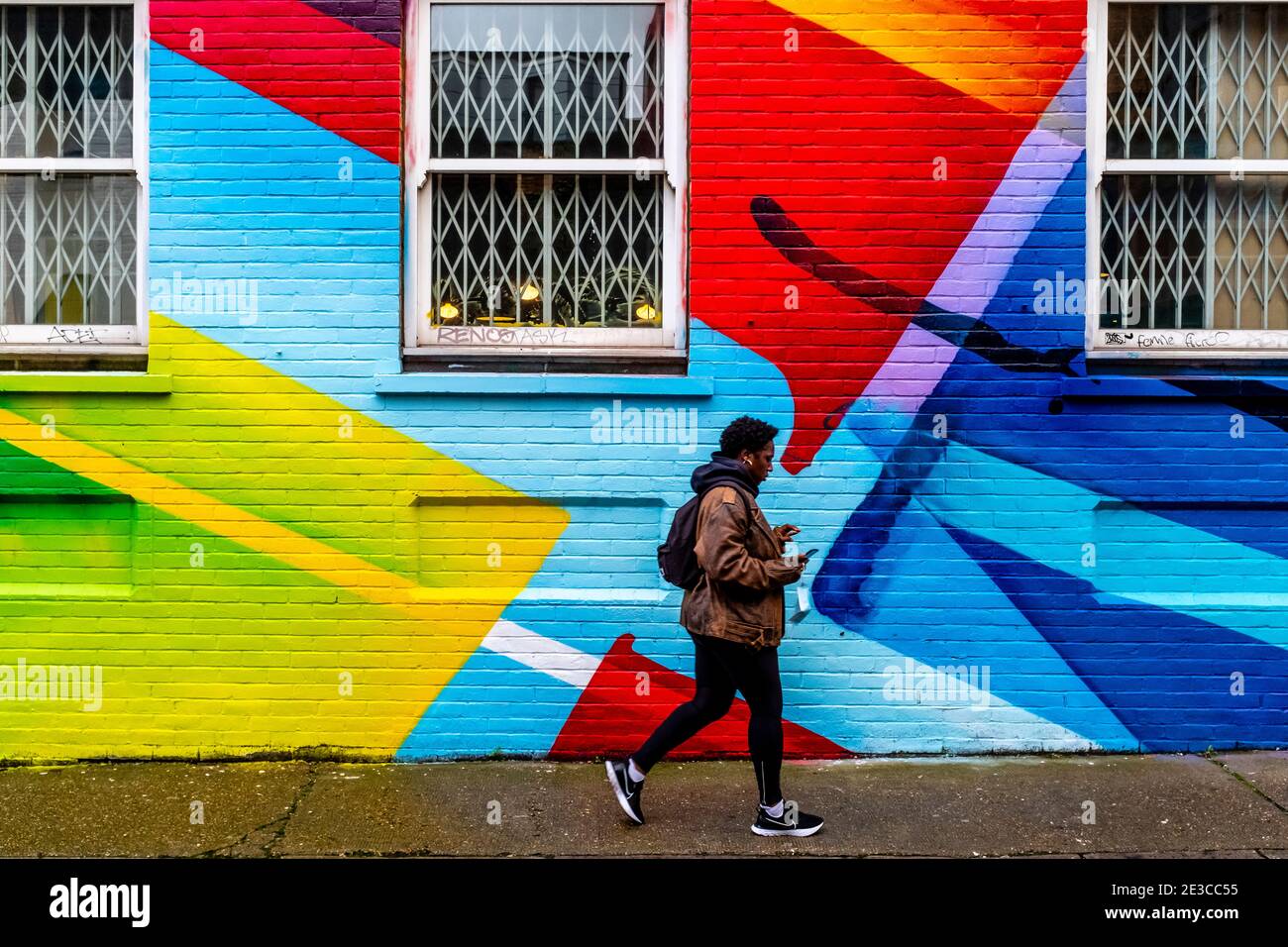 Colourful street art graffiti wall hi-res stock photography and images ...