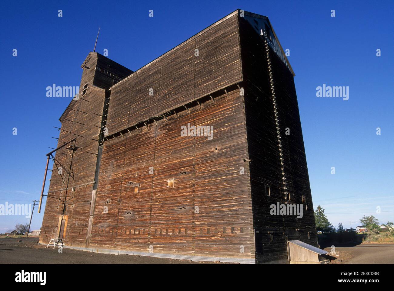 Grain elevator, Journey through Time National Scenic Byway, Kent ...