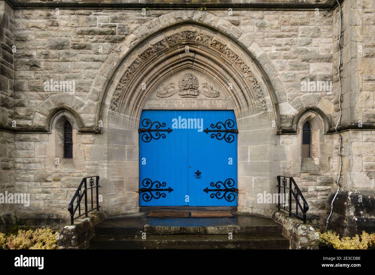 Blue church door uk hi-res stock photography and images - Alamy