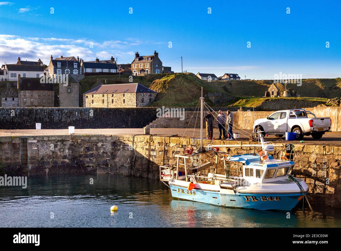 PORTSOY HARBOUR ABERDEENSHIRE SCOTLAND THE 16th CENTURY HARBOUR WALLS ...