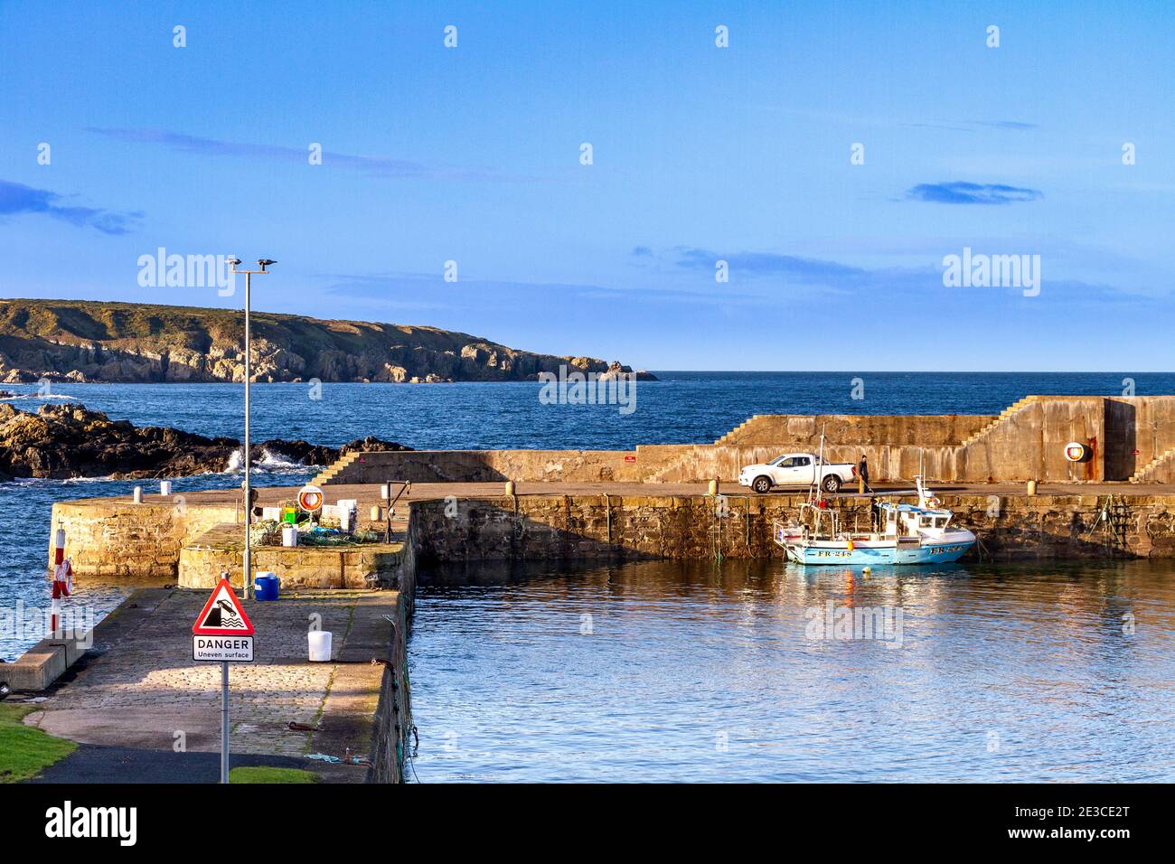 PORTSOY HARBOUR ABERDEENSHIRE SCOTLAND THE 16th CENTURY HARBOUR WALLS ...