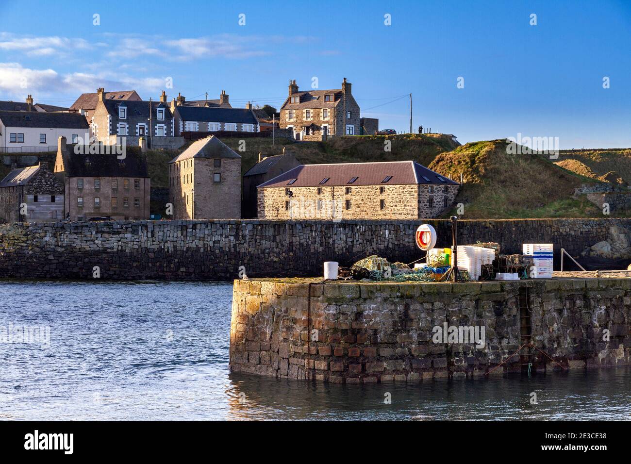 PORTSOY HARBOUR ABERDEENSHIRE SCOTLAND THE 16th CENTURY HARBOUR WALLS ...