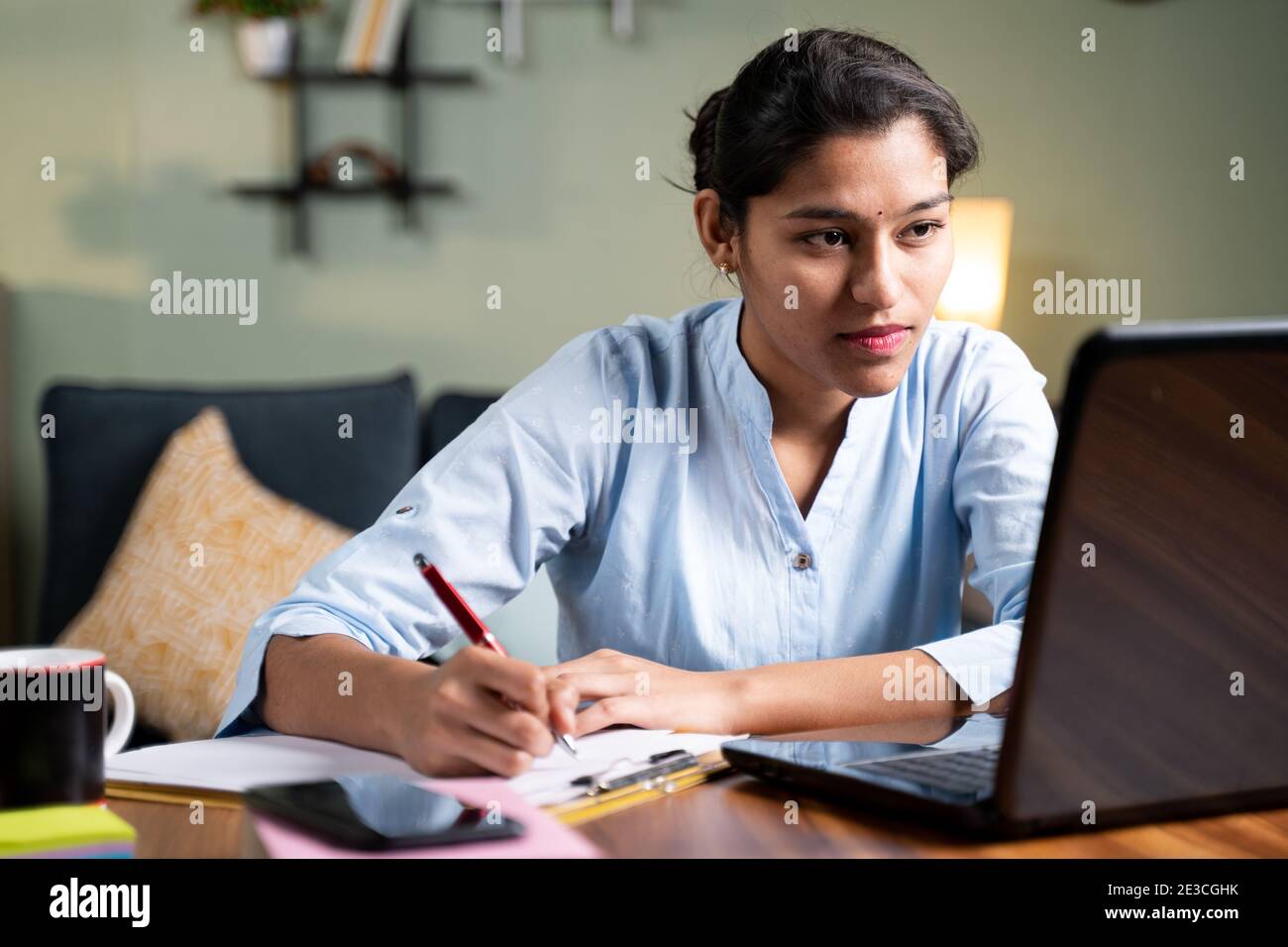 Employee z hi-res stock photography and images - Alamy