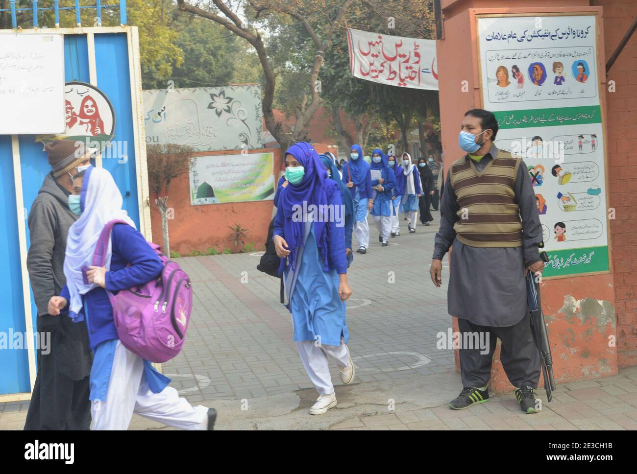 Pakistani students wearing facemasks to attend their first day of ...