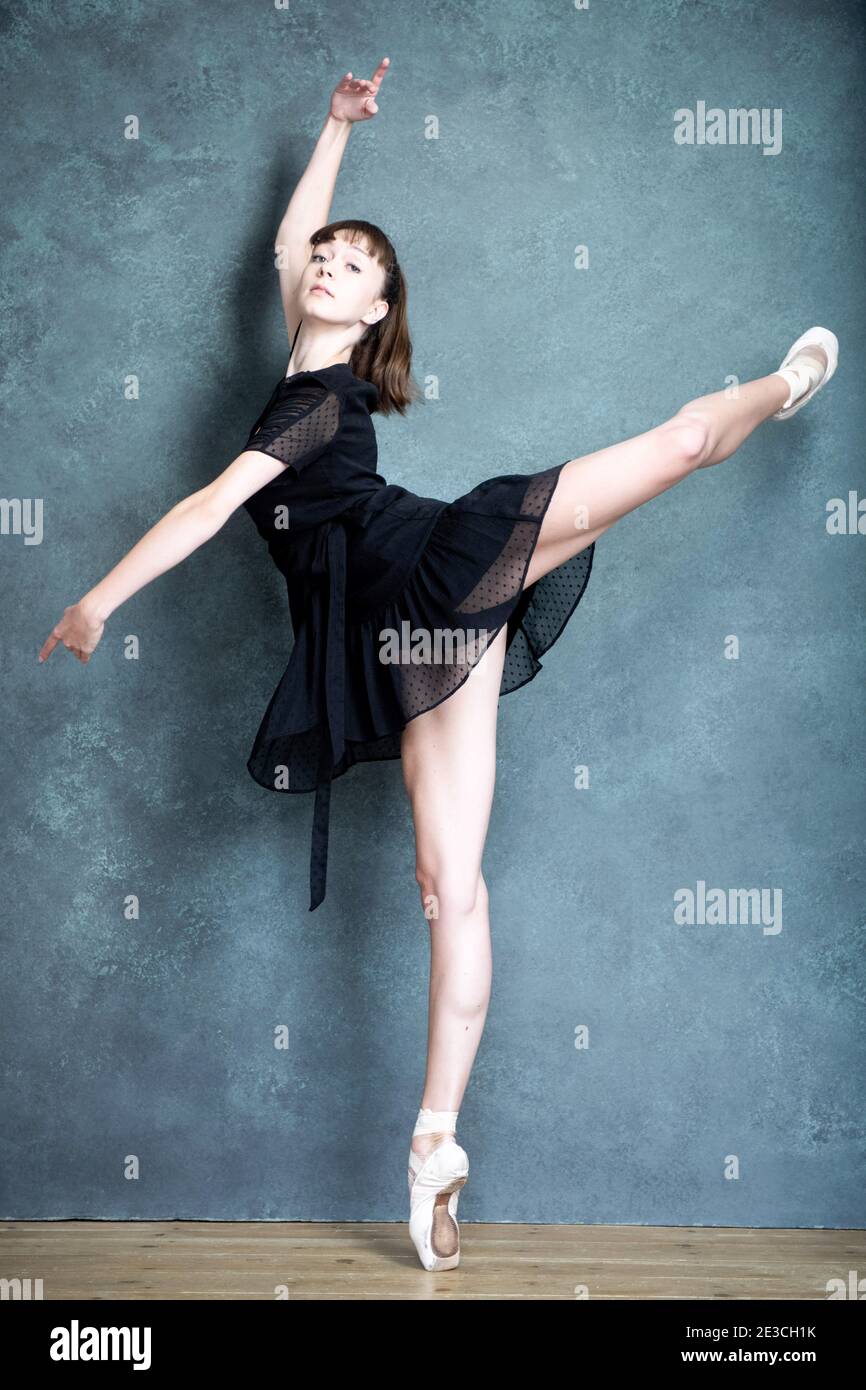 Ballerina with long legs Stock Photo - Alamy