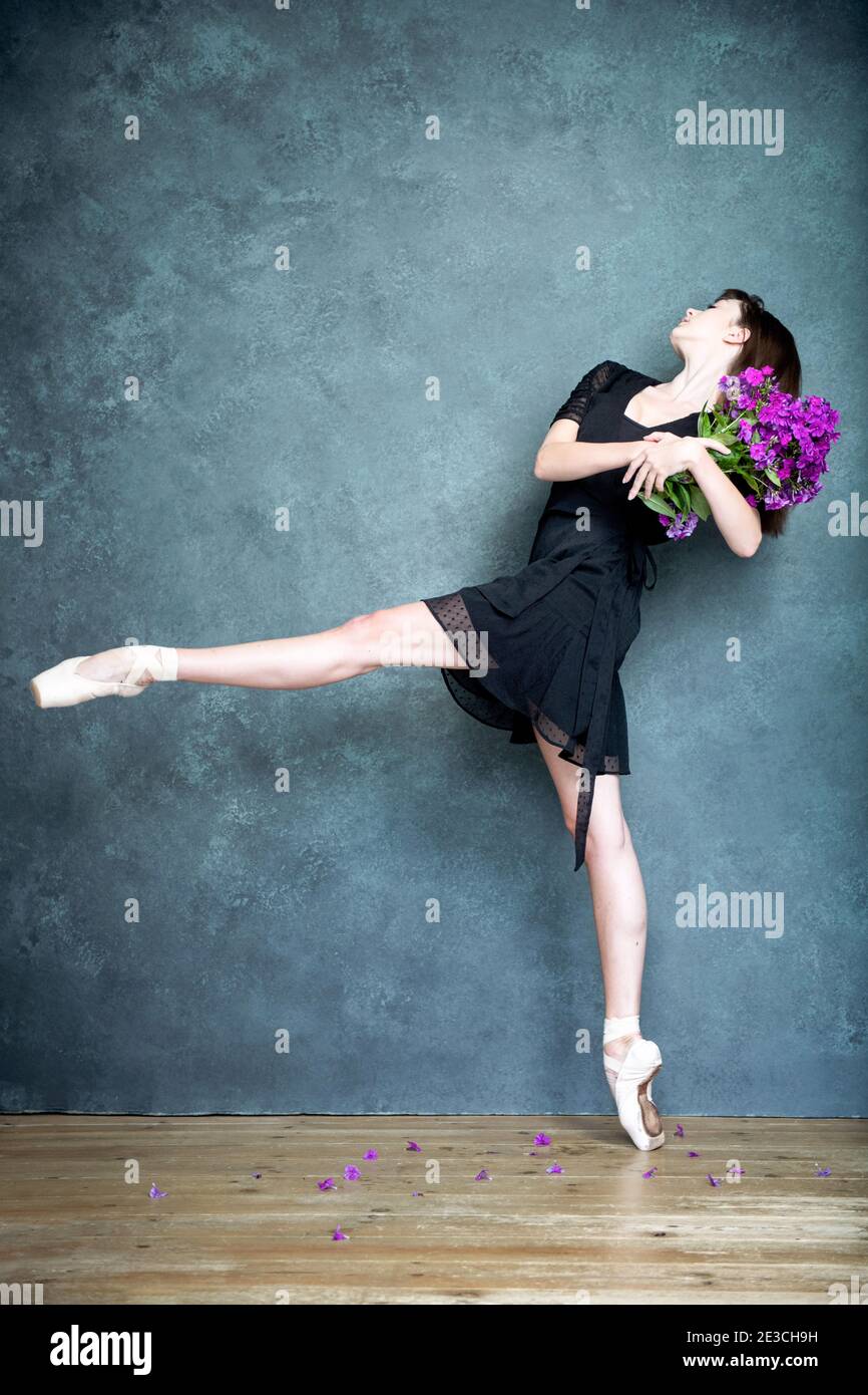 Ballerina with long legs Stock Photo - Alamy