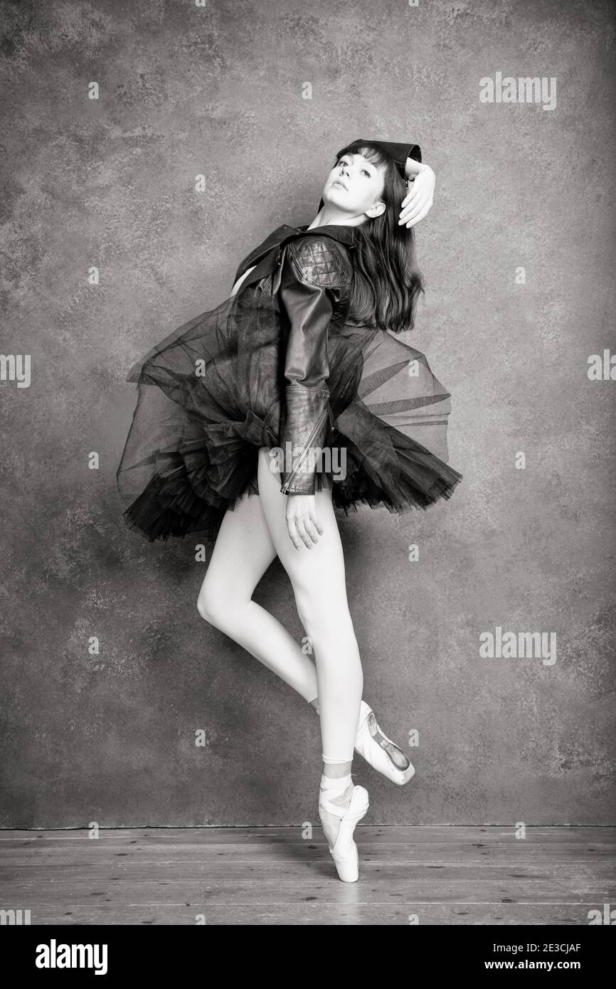 Ballerina with long legs Stock Photo - Alamy
