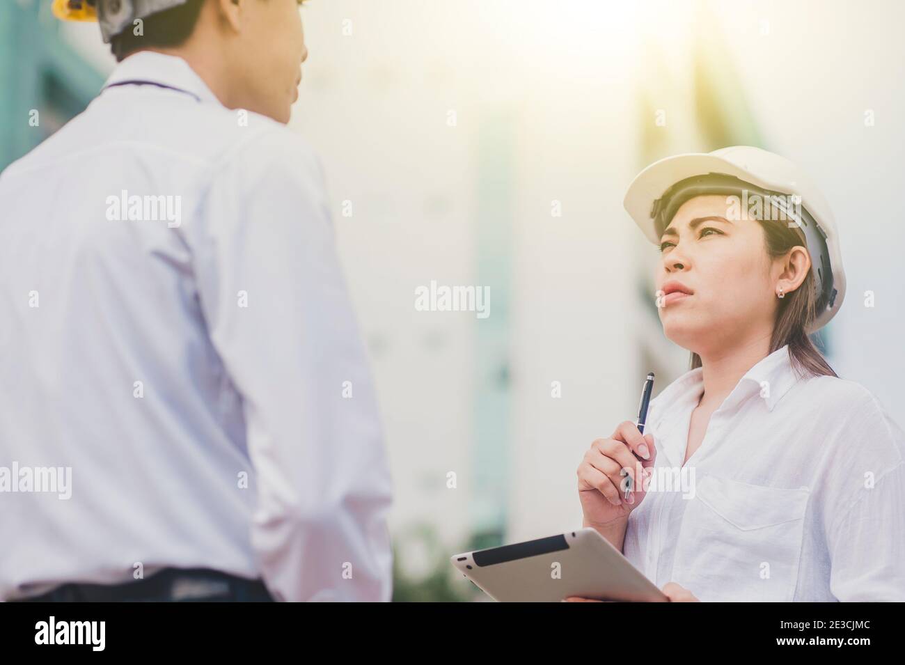 Asian man woman survey hi-res stock photography and images - Alamy