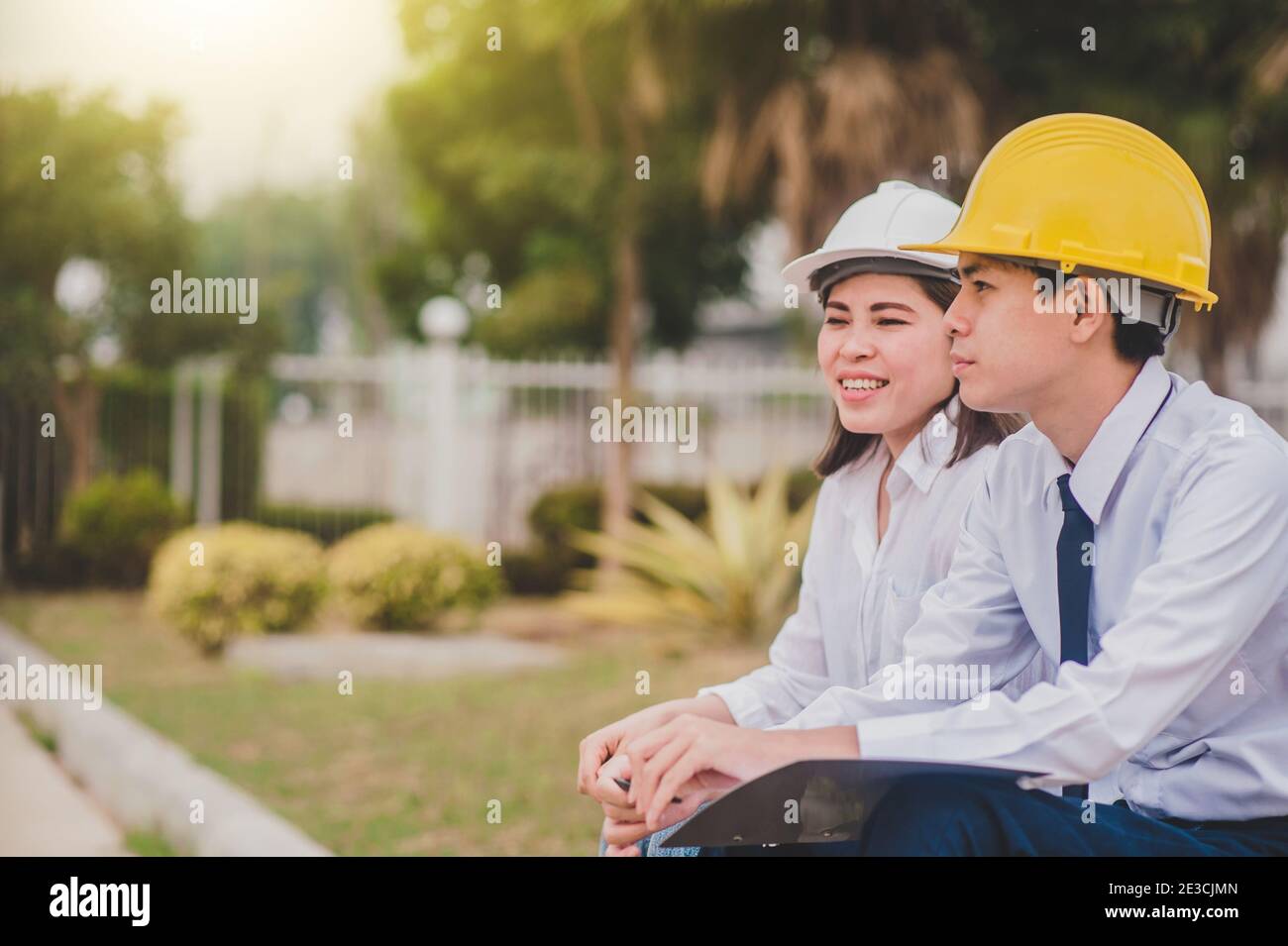 Asian office workers outdoor hi-res stock photography and images - Alamy