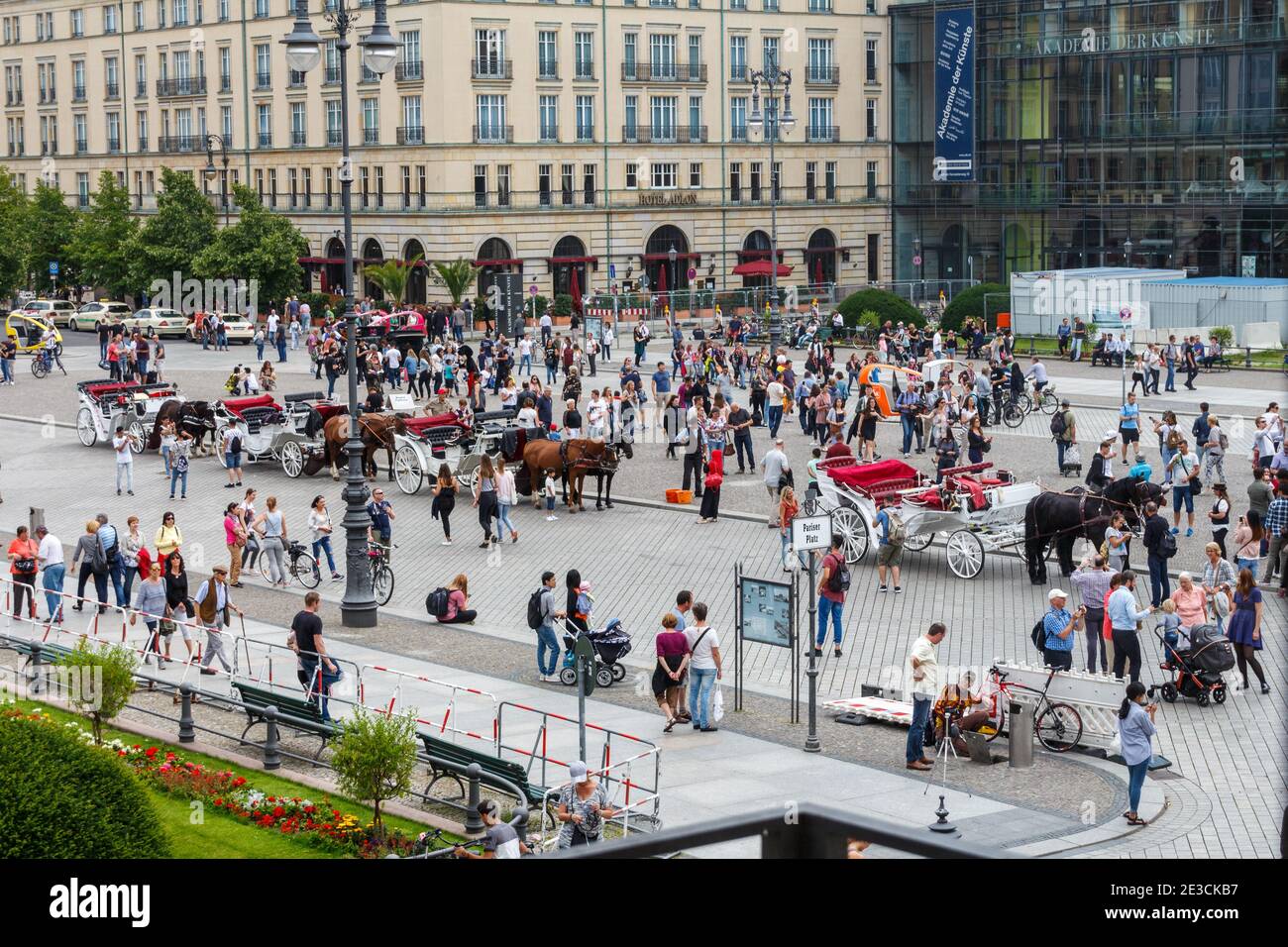 Pariser platz berlin hi-res stock photography and images - Alamy