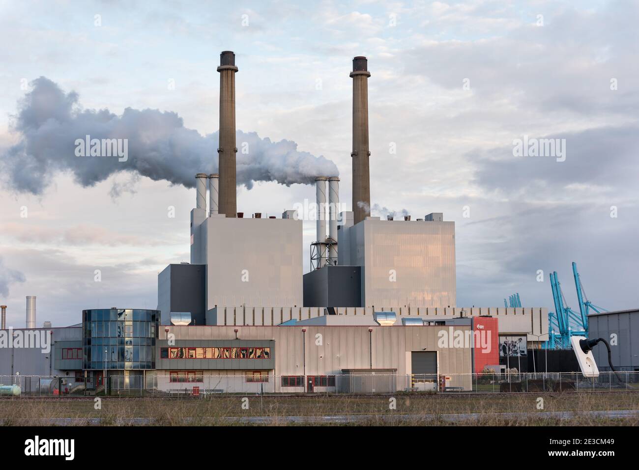 ROTTERDAM, THE NETHERLANDS - NOVEMBER 23, 2015: The Uniper coal power ...