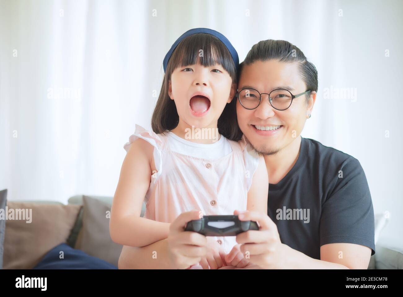 Asian family play game hi-res stock photography and images - Alamy