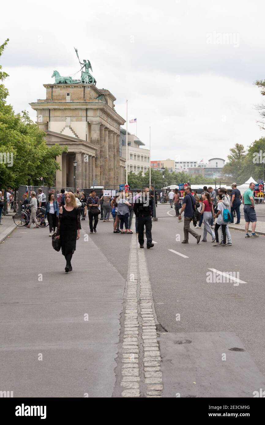 Cobbled stones showing where the Berlin Wall divided Berlin Stock Photo ...