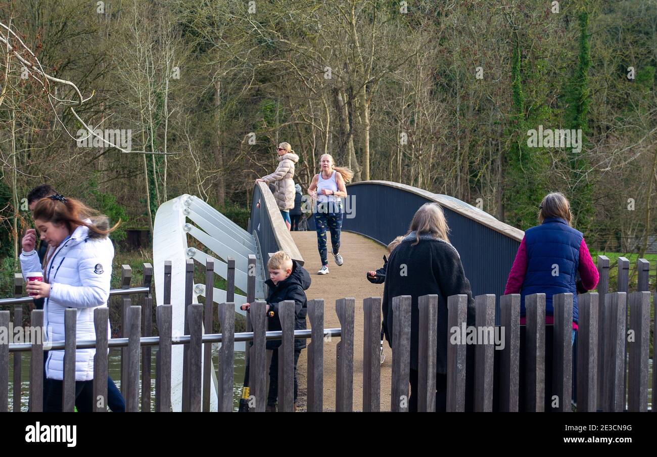 Taplow, Maidenhead, Berkshire, UK. 17th January, 2021. Walkers and ...