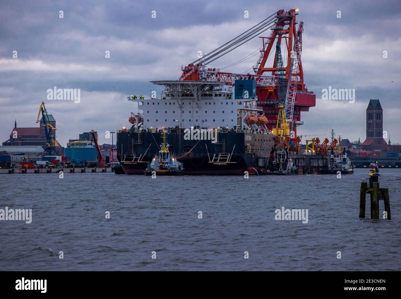 Wismar, Germany. 14th Jan, 2021. Tugs pull the Russian pipe-laying ...