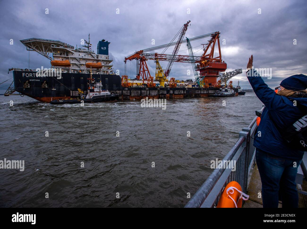 Mid stream pier hi-res stock photography and images - Alamy