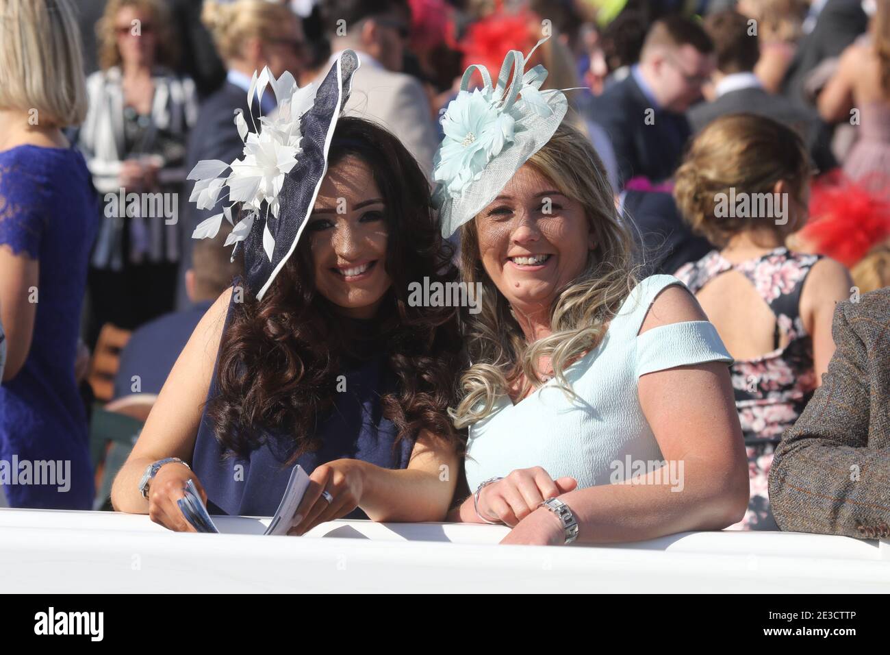 Ladies fashion at ayr racecourse hi-res stock photography and images ...