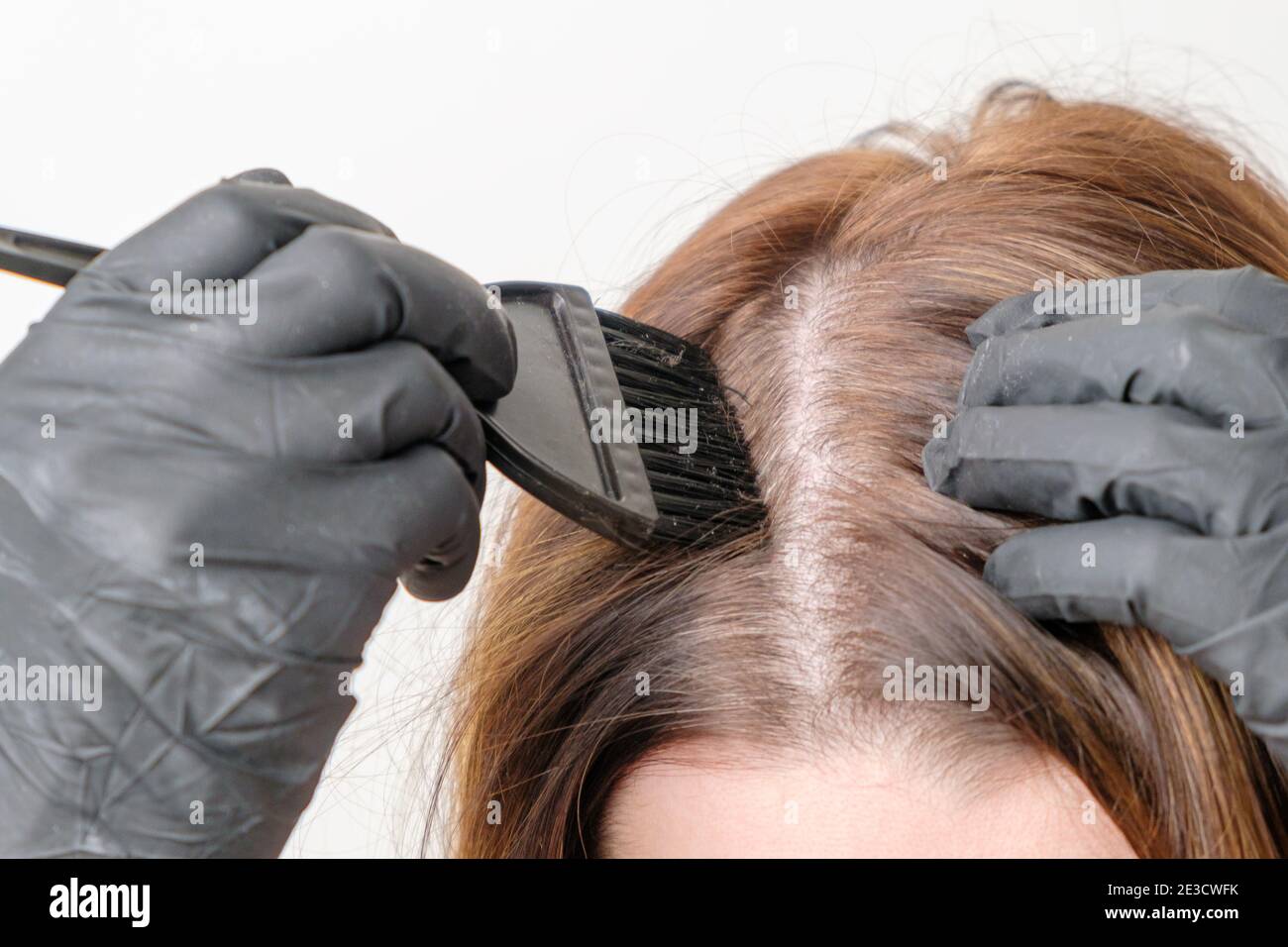 Applying hair dye roots woman hi-res stock photography and images - Alamy