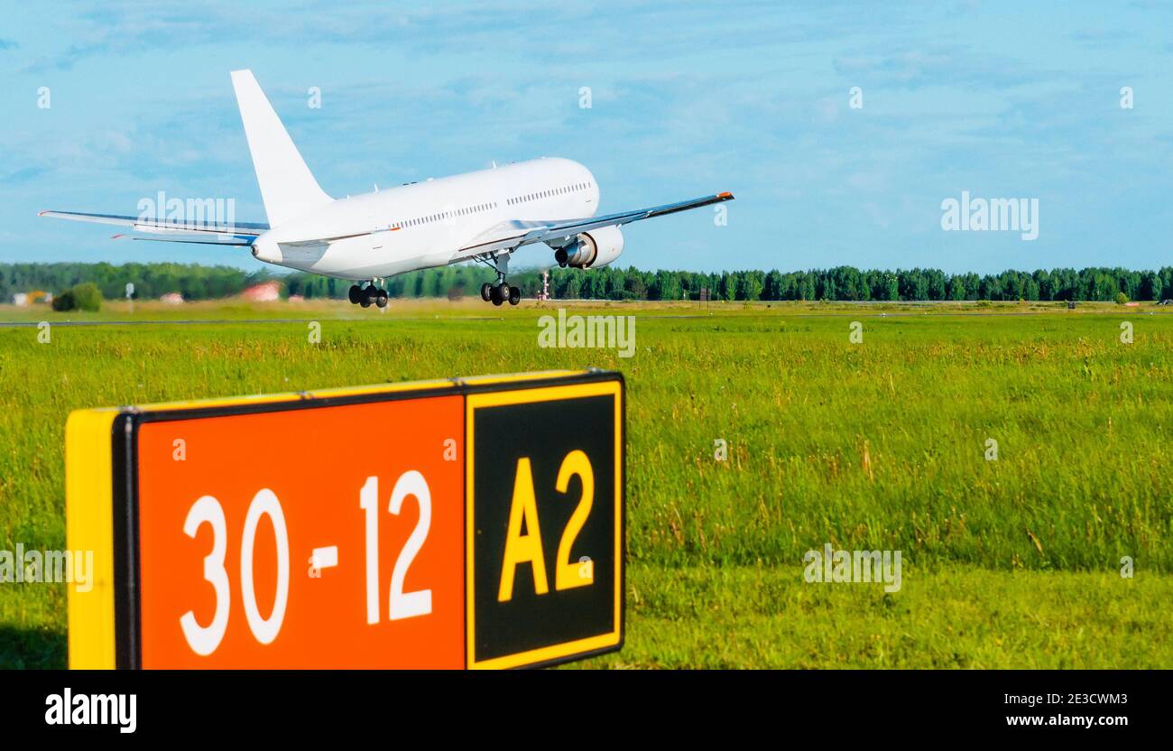 Airport plate hi-res stock photography and images - Alamy