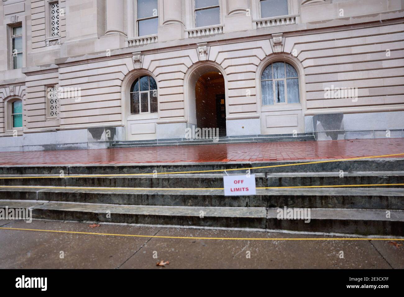 Off limits sign hi-res stock photography and images - Alamy