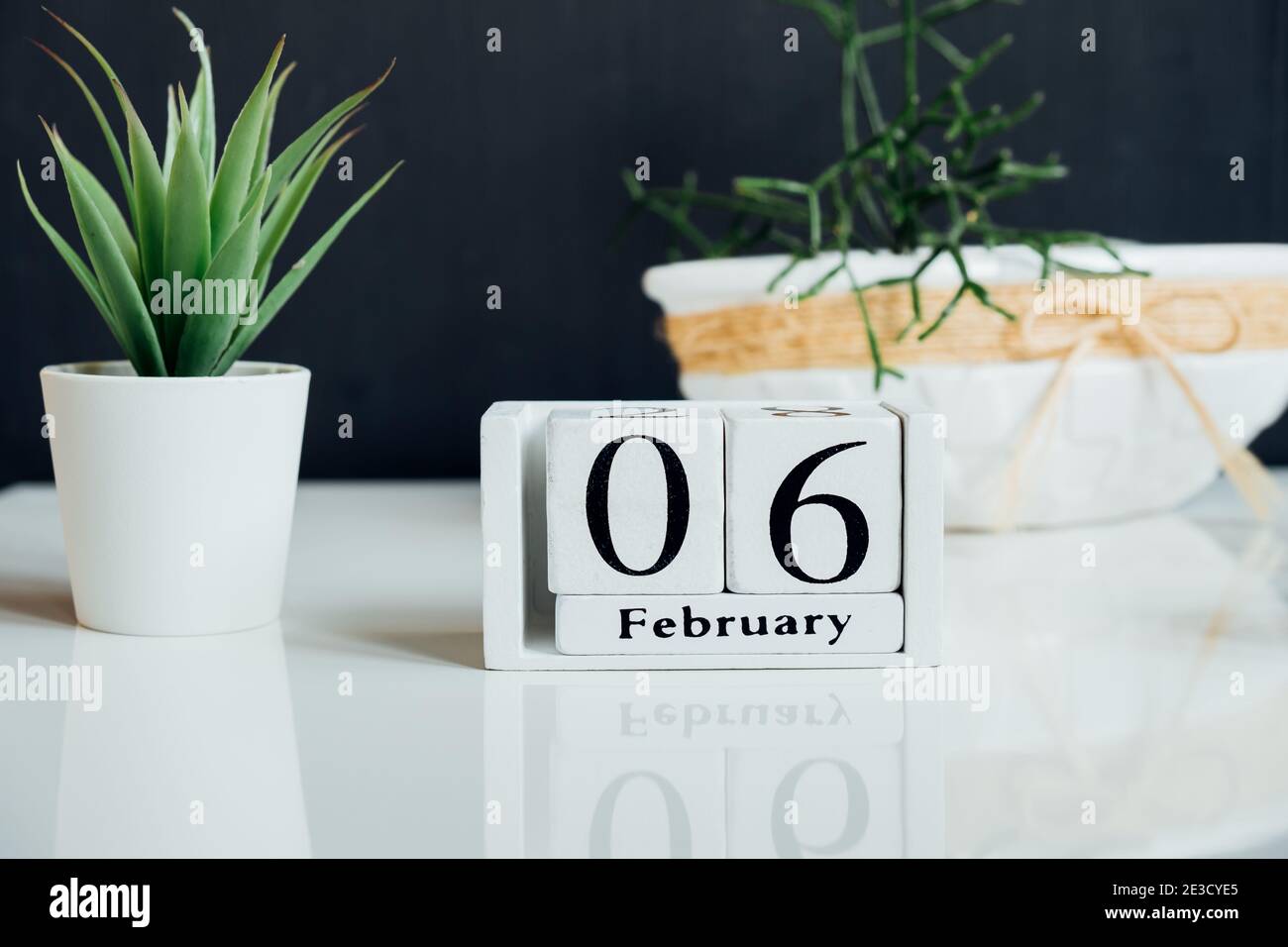 Winter month calendar hi-res stock photography and images - Alamy