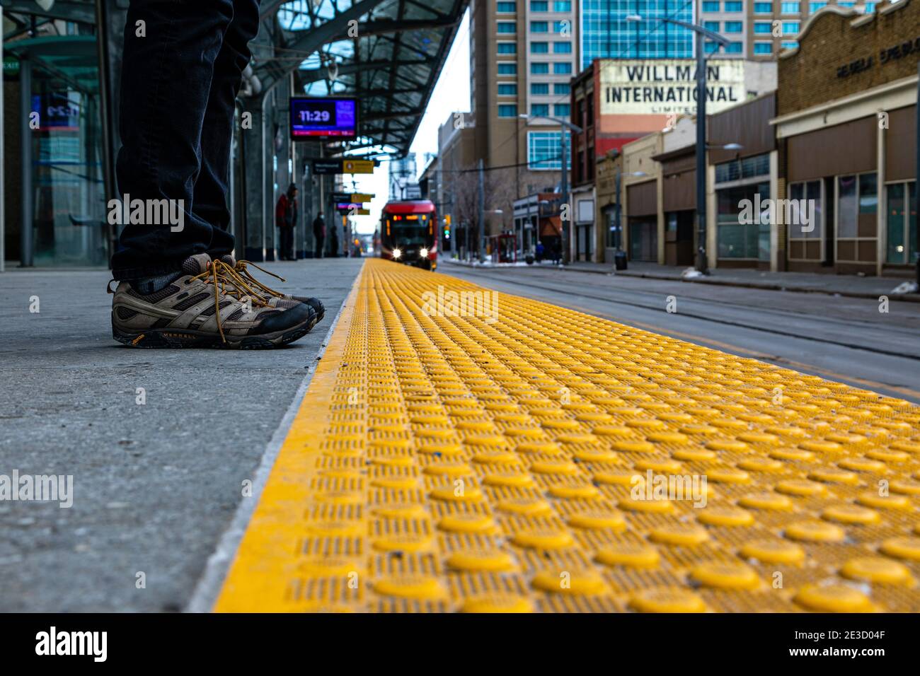 Yellow line stand behind line hi-res stock photography and images - Alamy