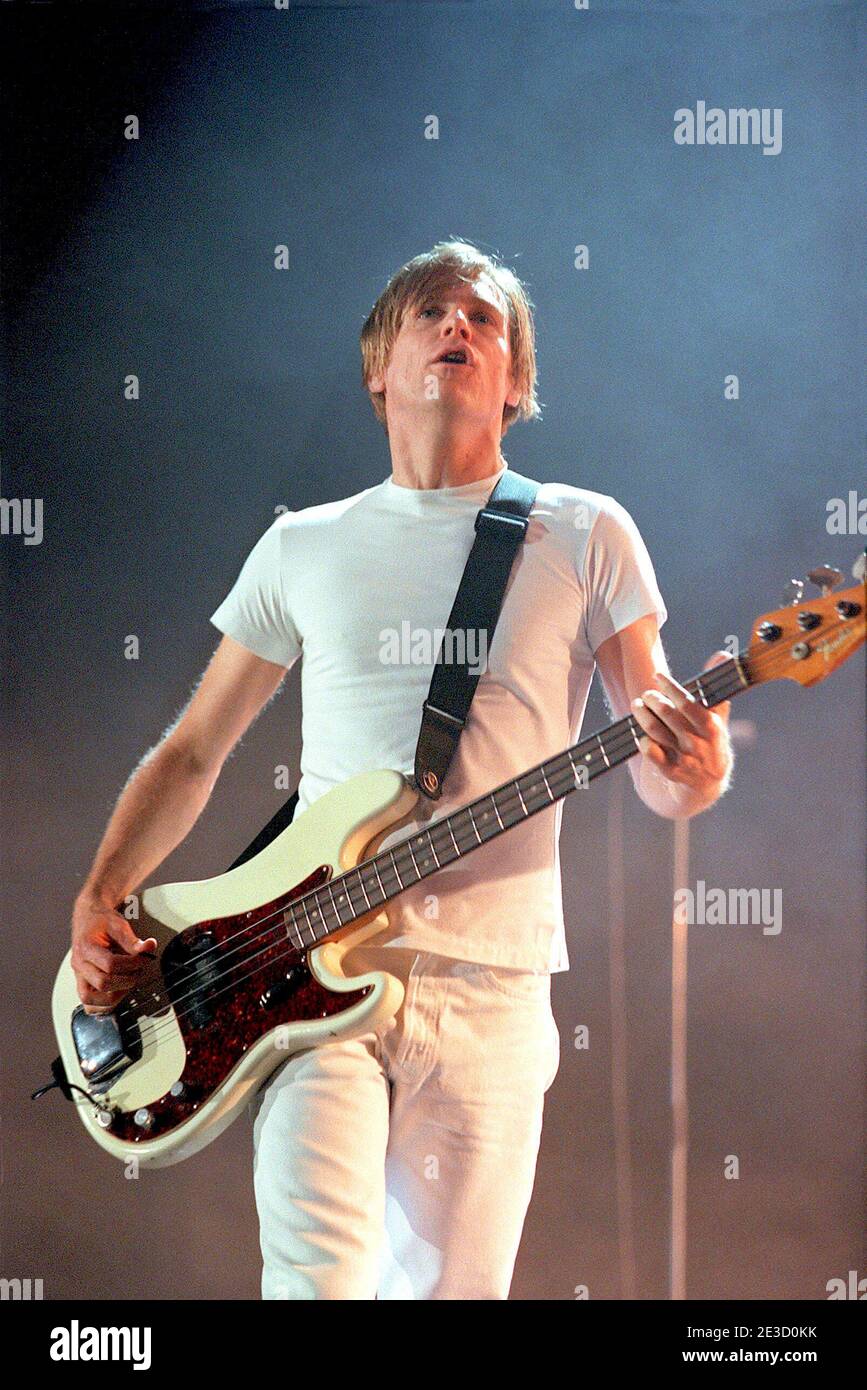 Bryan adams in concert london hi-res stock photography and images - Alamy