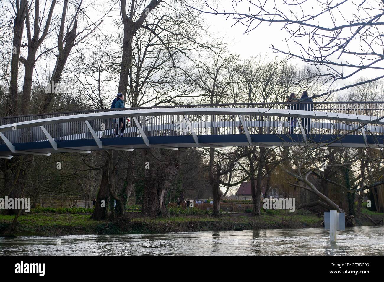 Maidenhead, Berkshire, UK. 17th January, 2021. People out for their ...