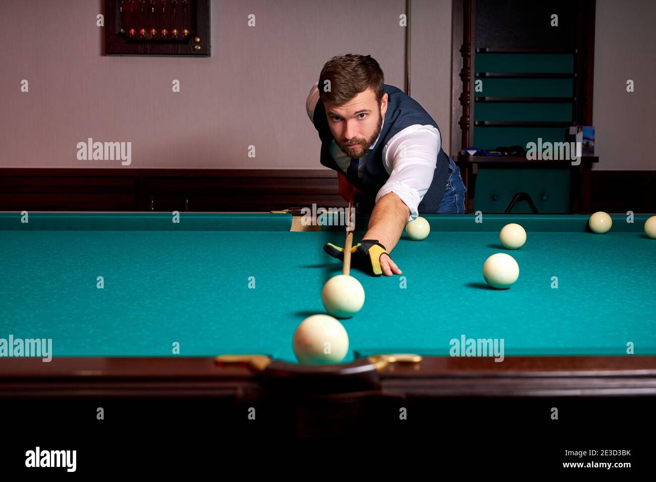 Portrait ball snooker player hi-res stock photography and images - Alamy