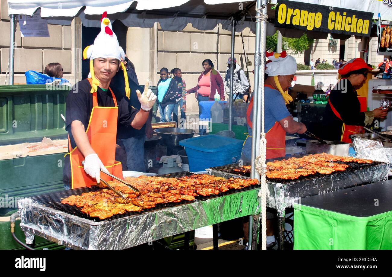 Outdoor Asian food stall Stock Photo - Alamy
