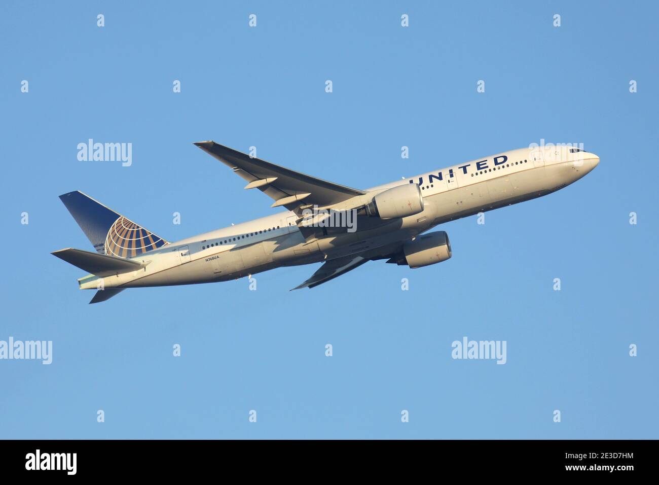 United Airlines 777 Business Class 8103